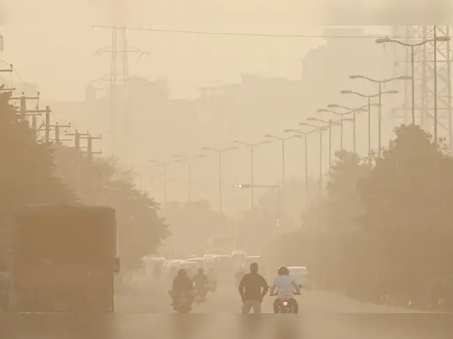 Delhi weather turns violent: 120 kmph winds, dust storm, heavy rainfall ...