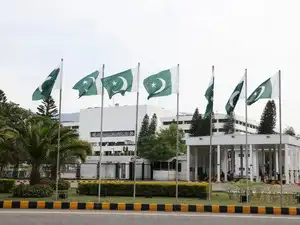 Pakistan says engaged in US-Iran mediation despite escalation, calls ...