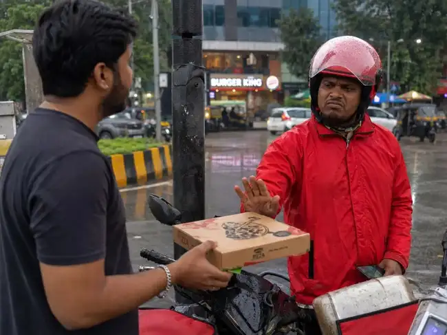 Customer offers free pizza to delivery boy, but gets a health lecture ...