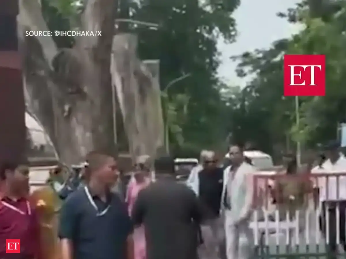 India's new Ambassador to Bangladesh Dinesh Trivedi crosses Petrapole ...