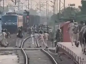 Mob disrupts Railway traffic near Patna; police resort to lathi-charge ...