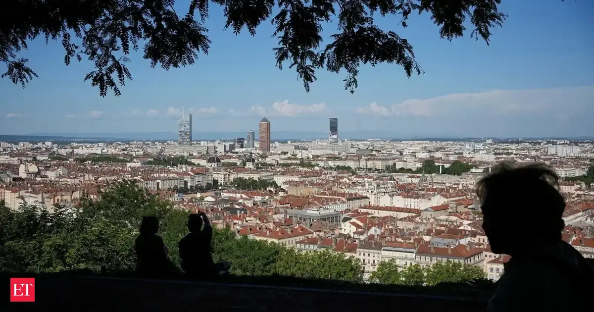 France issues red heatwave alert for a third of country Sunday - The ...