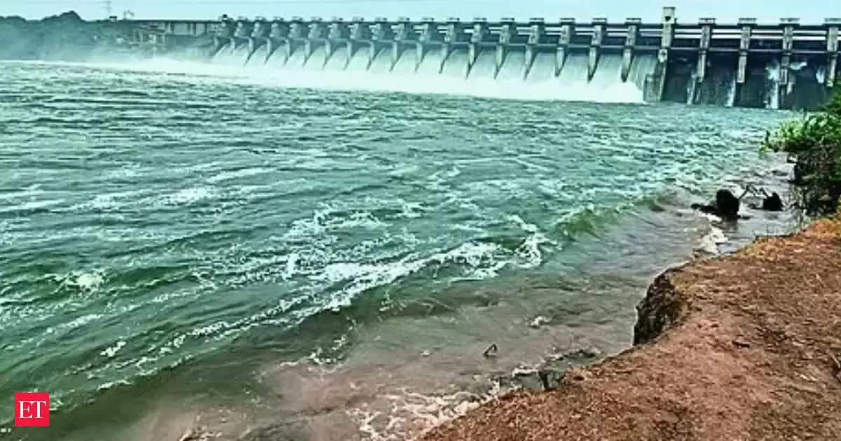 Delayed monsoon: Water storage drops to 33.59 pc in Marathwada's major ...