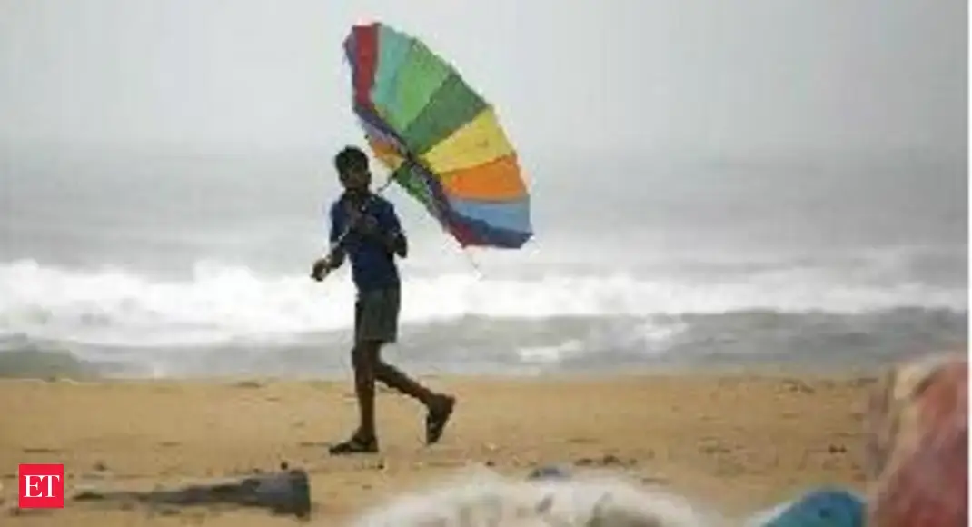 Cyclone Nilam intensifies, lifeboat with 14 people capsizes of Tamil ...