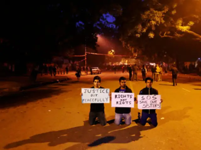 Delhi gang rape protests: Defining moments at India Gate - Delhi gang ...