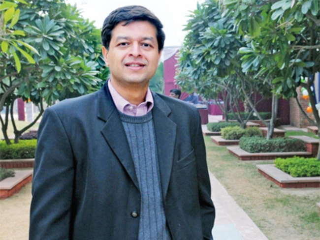 HCL Infosystems: Can IIT Delhi gold medallist Harsh Chitale revive HCL ...