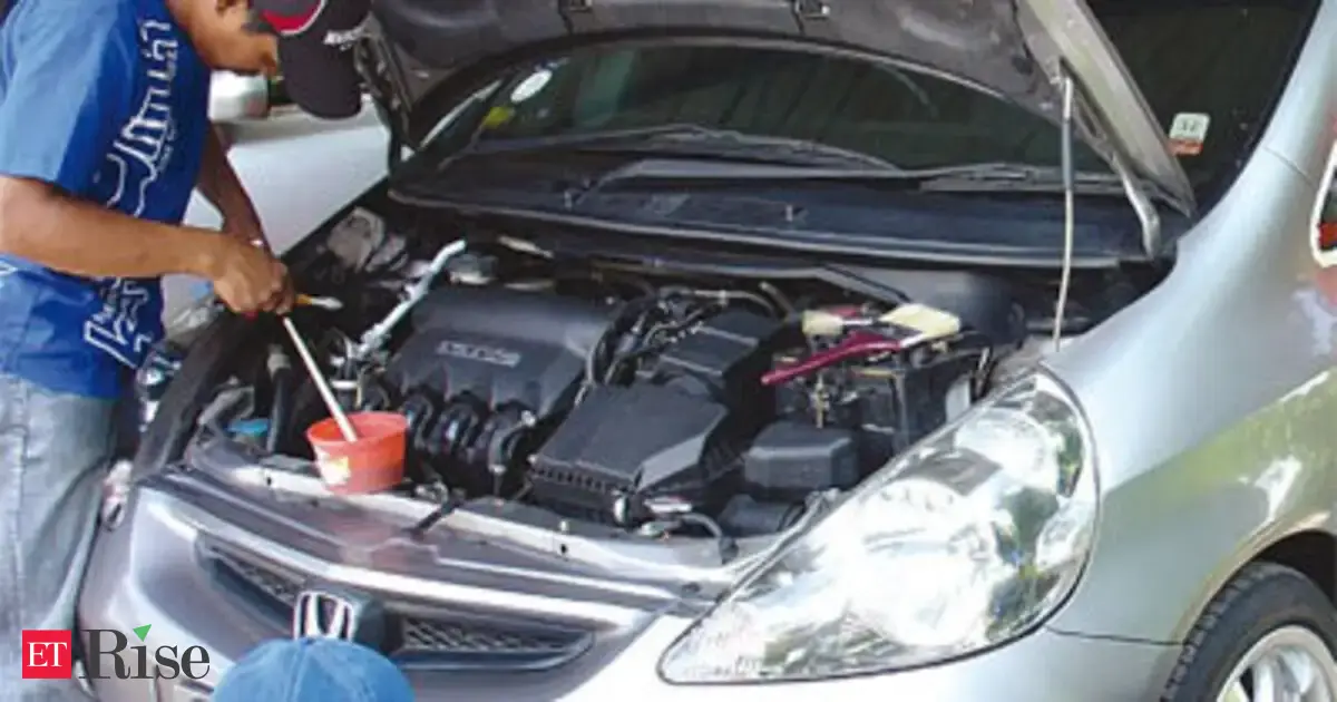 Car cleaners making a clean sweep in Noida - The Economic Times