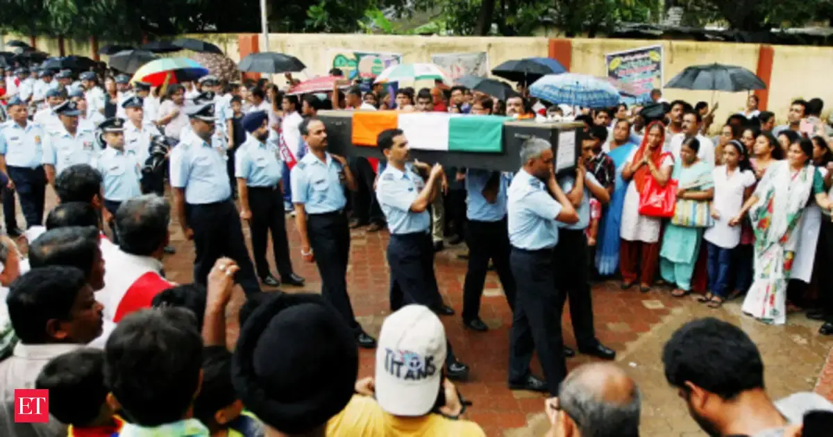 IAF pilot Darryl Castelino who died in Uttarakhand buried with full ...