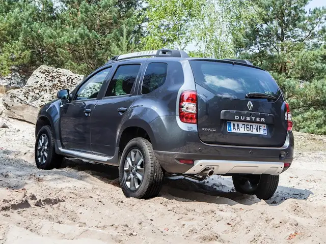 Roof rails - Renault Duster Facelift official: Check out interior ...