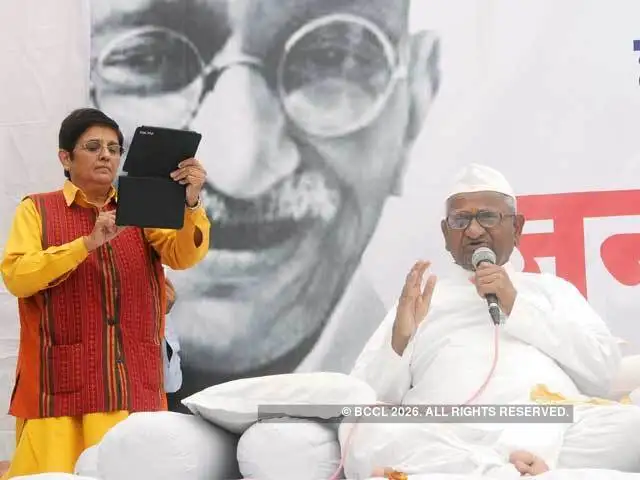 December 13, 2013 - Kiran Bedi and Anna Hazare at Ralegan siddhi | The ...