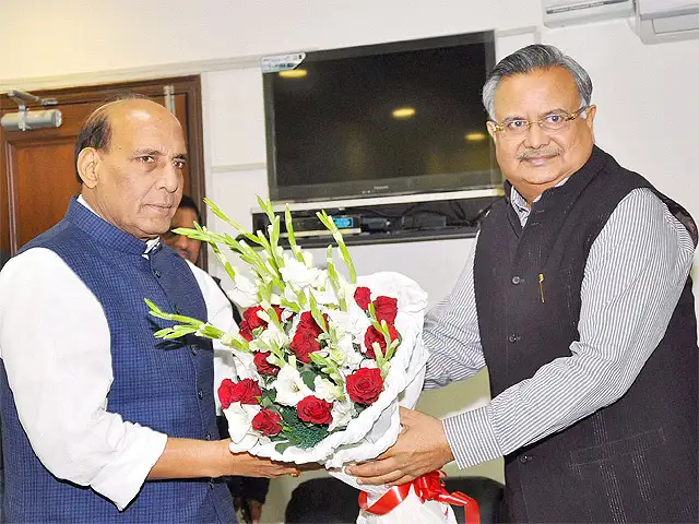 Sachin Tendulkar signs autographs in Goa - December 16, 2013 | The ...