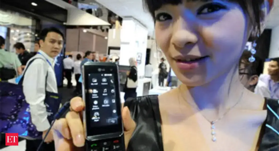 Samsung Omnia mobile phone - | The Economic Times