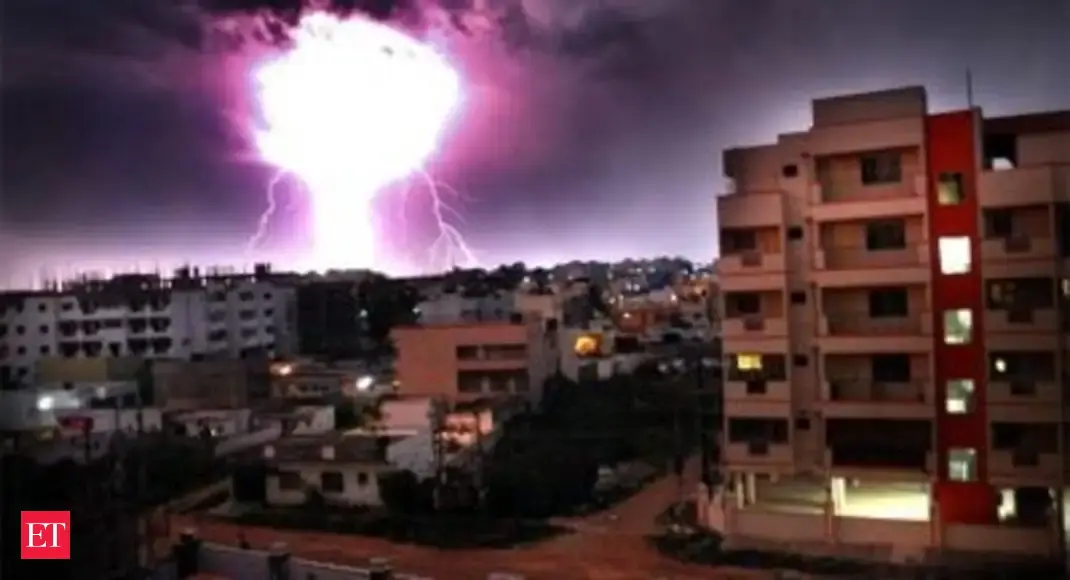Lightning marks begining of monsoon - | The Economic Times