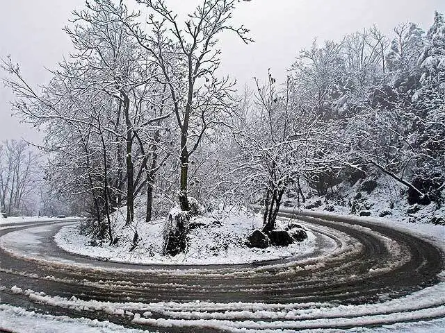 Kashmir Valley receives fresh snowfall: Latest pics - Heavy snowfall in ...