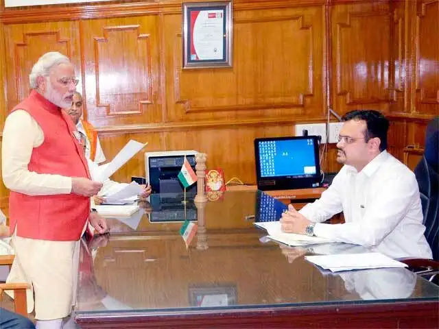Narendra Modi files his nomination papers - April 9, 2014 | The ...