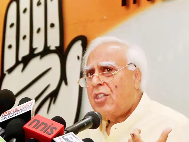 Kapil Sibal at press conference - April 16, 2014 | The Economic Times