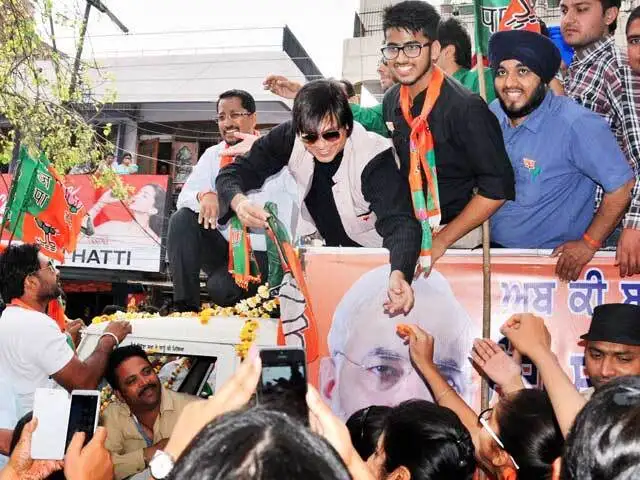 PM's media adviser Pankaj Pachauri at a conference - April 18, 2014 ...