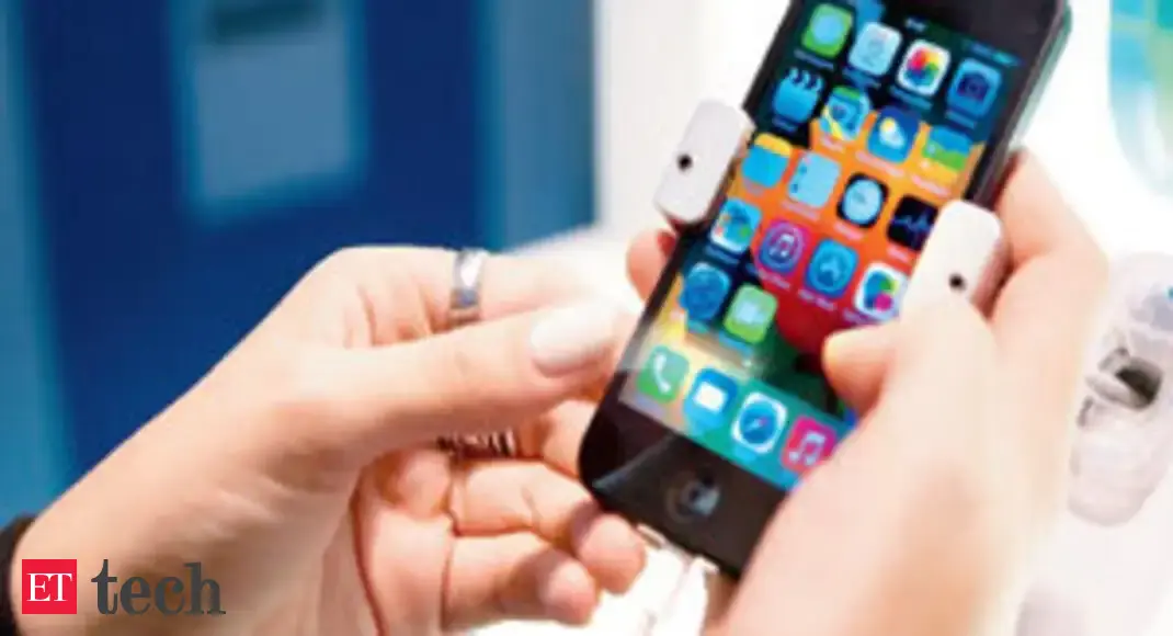 Apple launches 8GB iPhone 5C for Rs 37,500 - The Economic Times