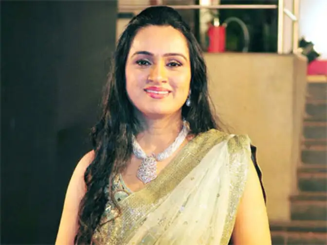 Padmini Kolhapure: Padmini Kolhapure makes TV debut with 'Ekk Nayi ...
