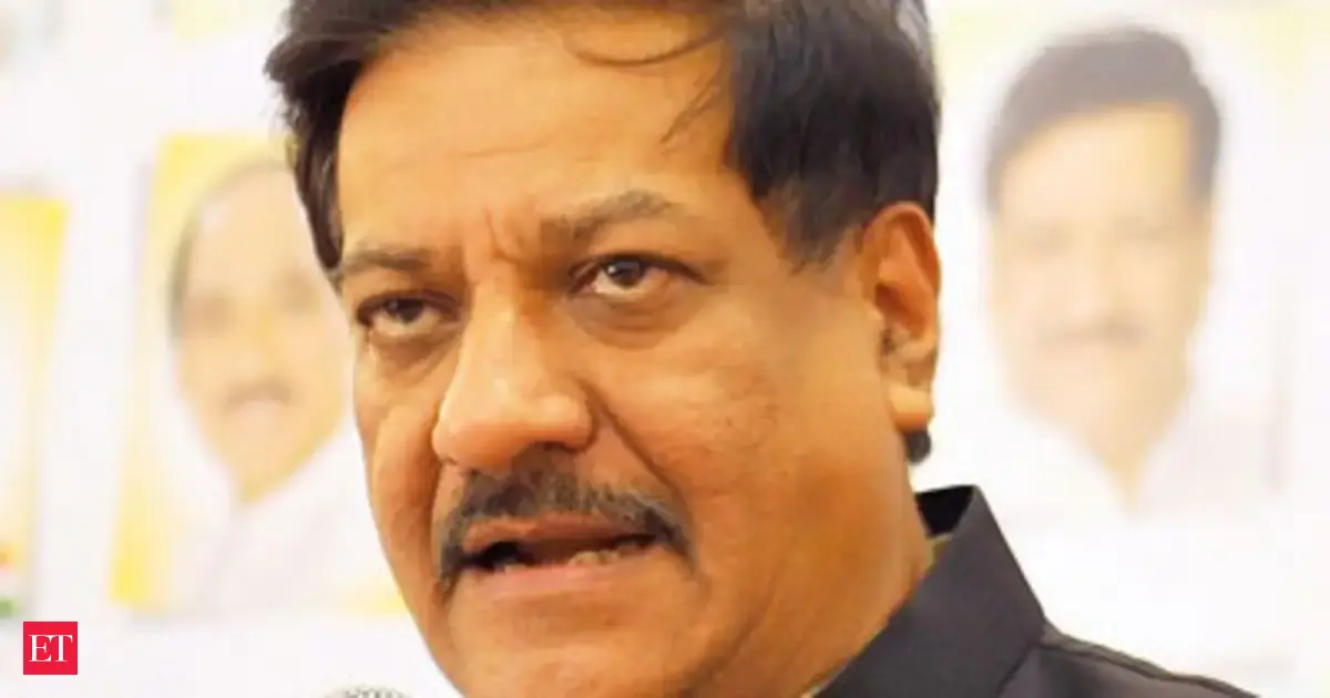 Prithviraj Chavan: Prithviraj Chavan, Manikrao Thakre meet Sonia Gandhi ...
