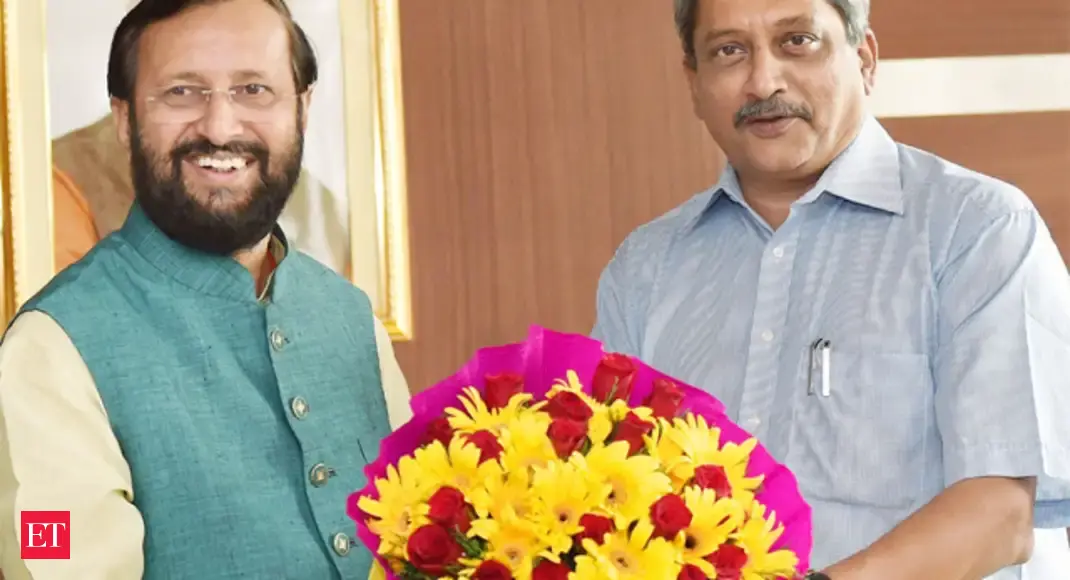 Syndicate Bank presents dividend cheque - July 3, 2014 | The Economic Times