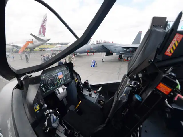 Replica of the US F-35 fighter jet - Farnborough Airshow 2014 begins ...