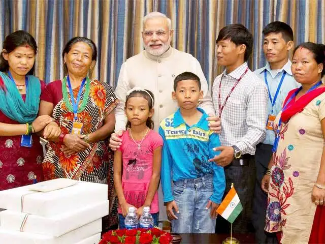 Modi with Jeet Bahadur's family - PM Narendra Modi in Nepal on his ...