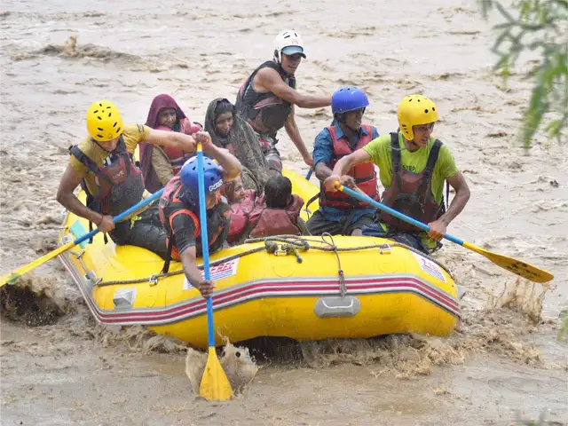 Army launches rescue operation in flood-hit Kashmir - Army launches ...