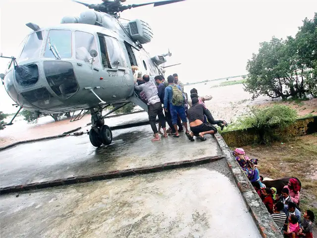 Rescue team boarding a Indian air force helicopter - J&K floods: Rescue ...