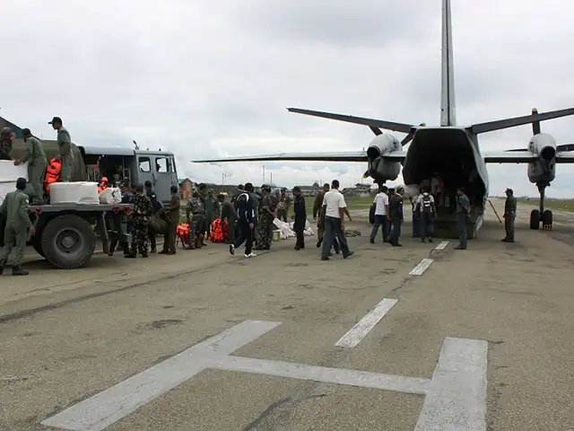 Rescue team boarding a Indian air force helicopter - J&K floods: Rescue ...