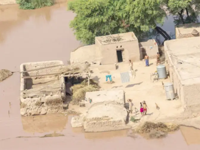 Floods threaten Pakistan's historic Multan city - The Economic Times