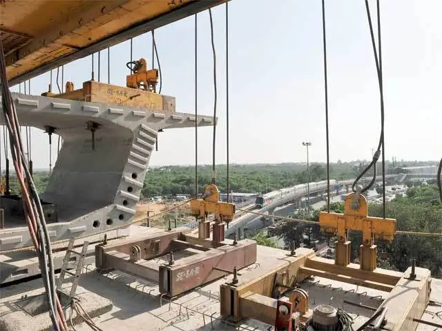 Viaduct supported by four piers - Delhi Metro reaches highest point at ...