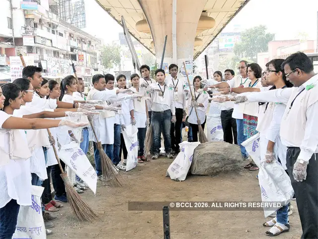Together we pledge! - 13 Interesting images of Swachh Bharat rollout ...