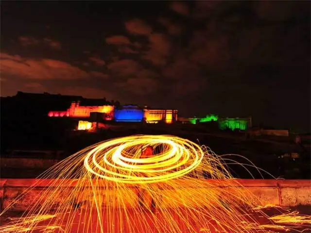 Diwali celebrations: Glimpses of festival of lights - Light and Sound ...