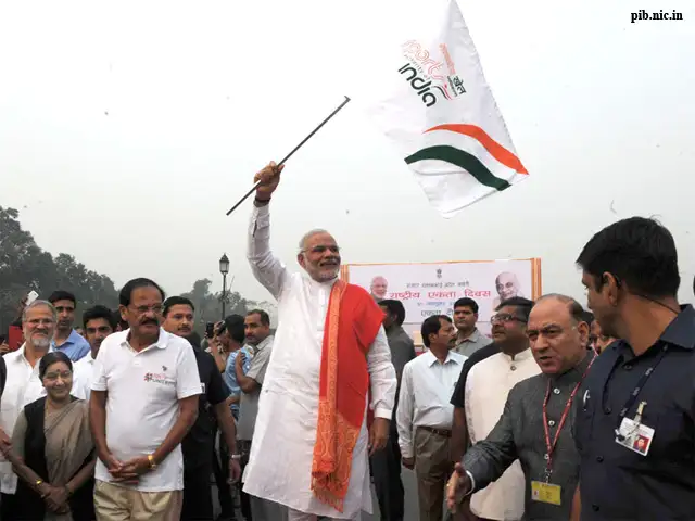 PM administers the pledge - National Unity Day: PM Modi flags off 'Run ...