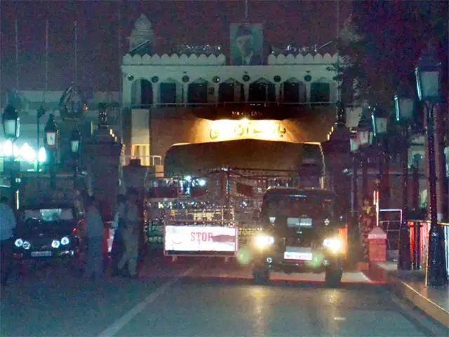 Wagah border: Suicide blast in Pakistan, many killed - 15 to 20 ...