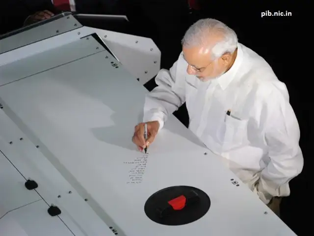 PM Modi writes on Agro Robot - PM Narendra Modi visits QUT in Australia ...