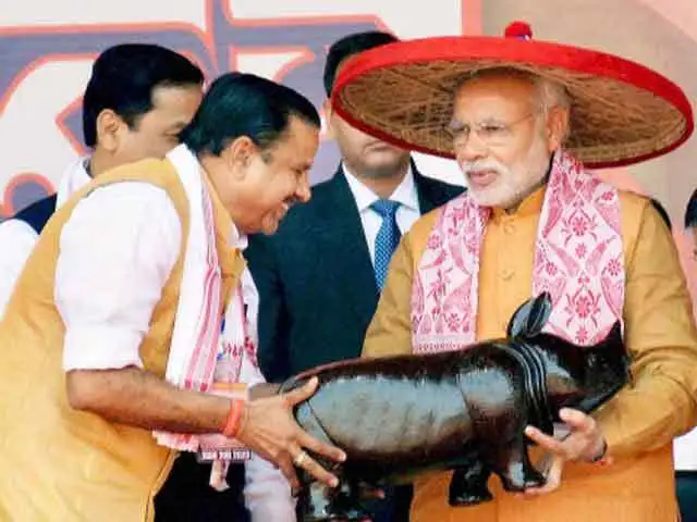 November 30, 2014 - PM Narendra Modi being felicitated | The Economic Times