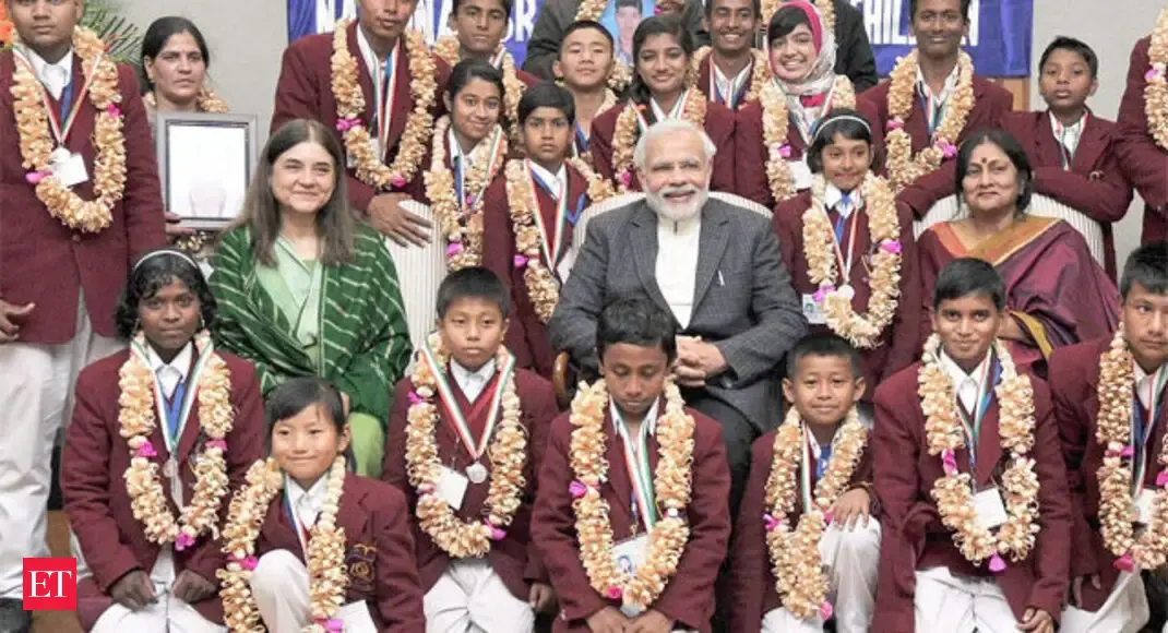 January 23, 2015 - Narendra Modi poses with the children, who won the ...