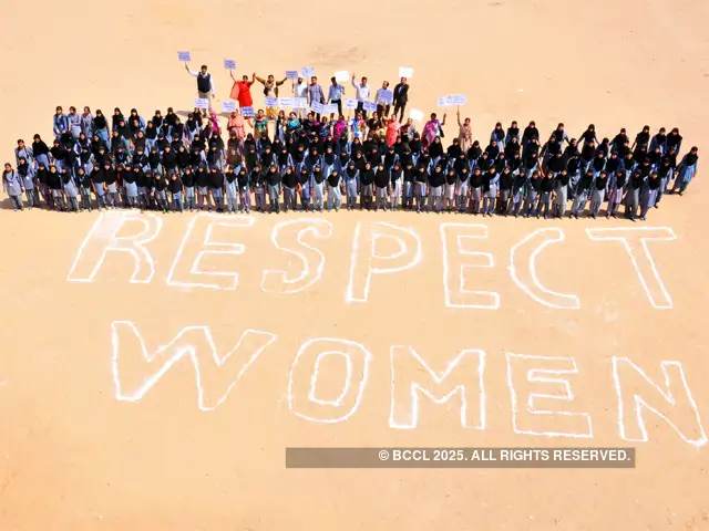 President pays homage at India Gate - March 9, 2015 | The Economic Times