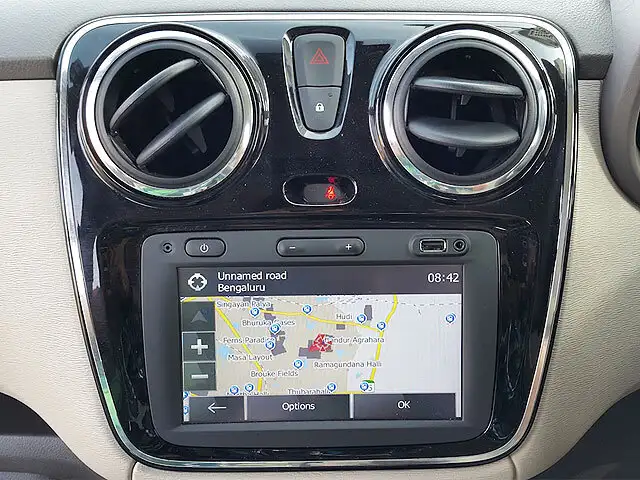 Dual tone dashboard - Renault Lodgy RxZ diesel (110 PS) – First drive ...