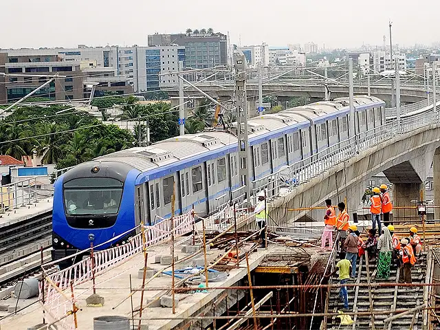 Viaducts have a walkway - Chennai's Koyambedu-Alandur metro closer to ...