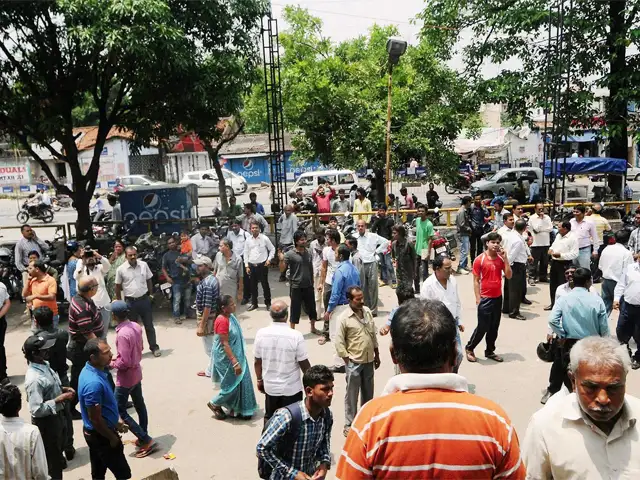 Earthquake in Kolkata - Nepal hit by powerful 7.9 magnitude earthquake ...