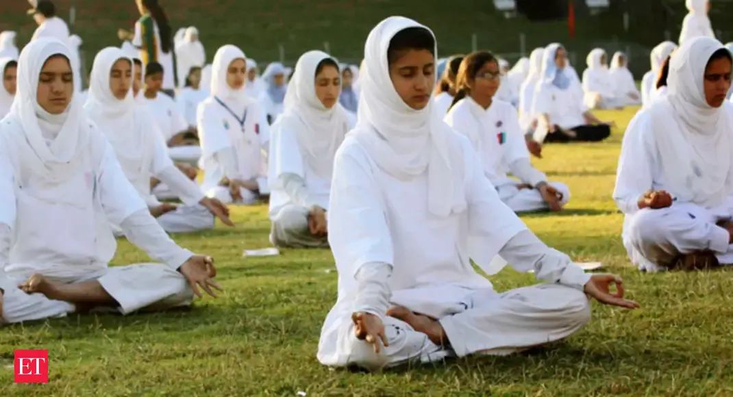 Stereotype yogi vs the real yogi - Five yoga facts you need to know ...