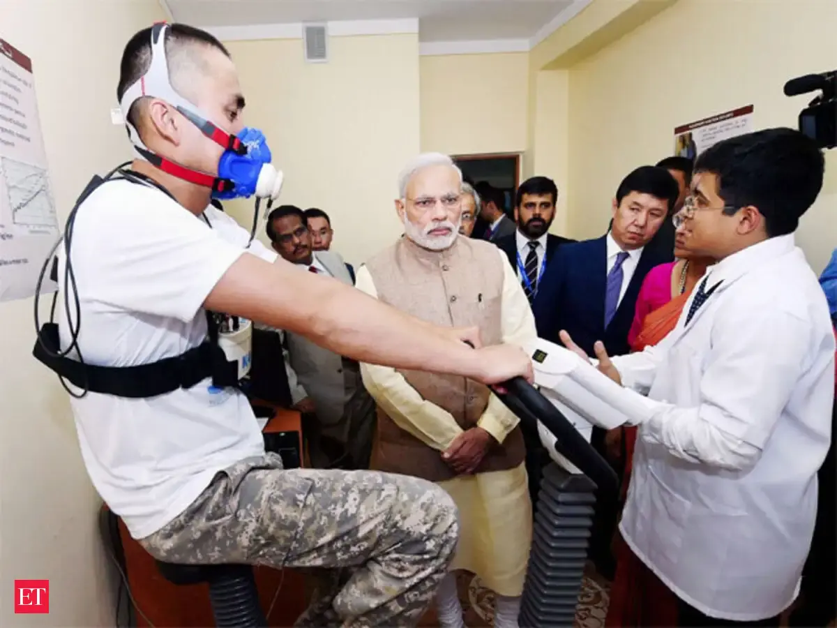 PM Modi unveiling a bust of Mahatma Gandhi - PM Narendra Modi's trip to ...