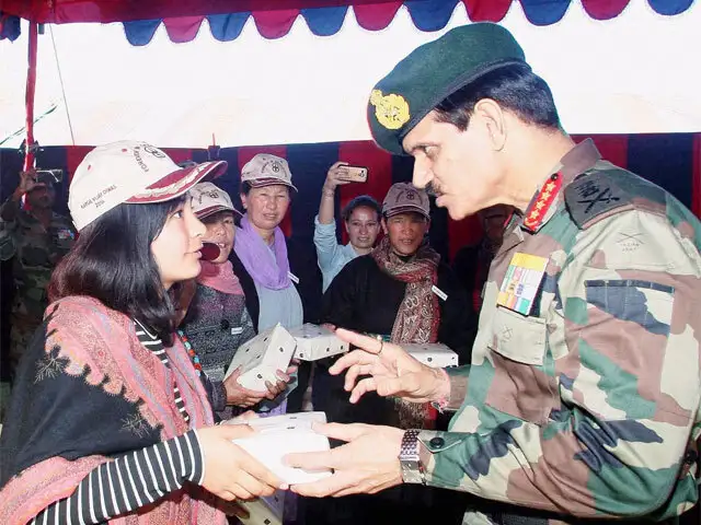 General Dalbir Singh Suhag interacts with soldiers - India commemorates ...