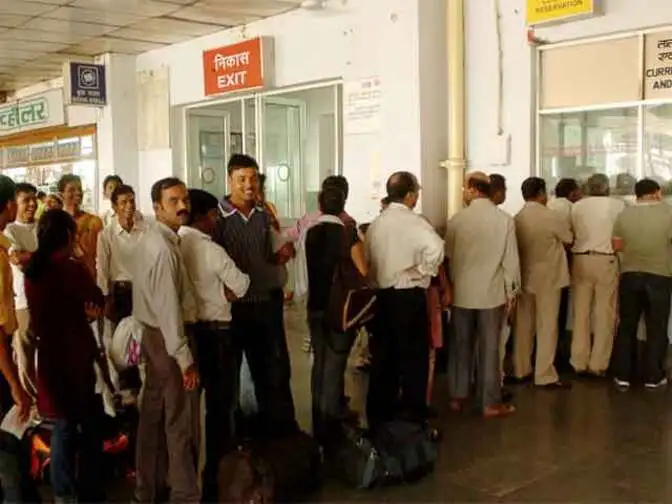 Railway reservation counters to open on Sunday evening - The Economic Times