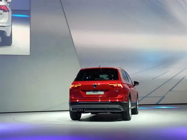 Volkswagen unveils India-bound Tiguan compact SUV - VW unveils India ...