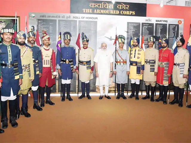 PM Modi with army armoured corps - PM Narendra Modi visits exhibition ...