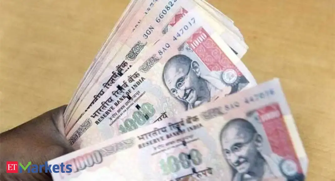 Rupee hits 3-week low of 65.31, tumbles 38 paise - The Economic Times
